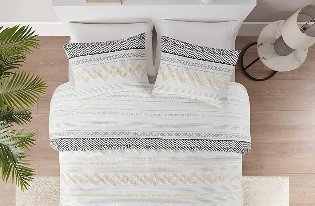 11 Cozy Farmhouse Bedding Ideas That Will Make You Say "Holy Cow!"