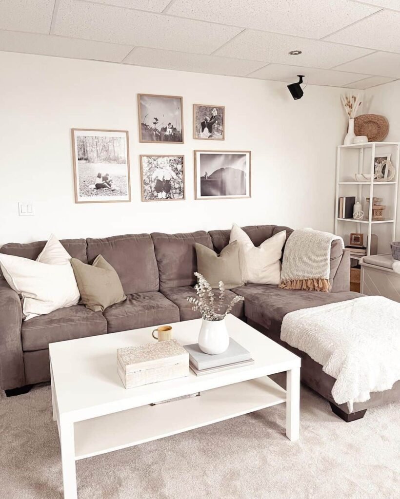 7+ Artful Wall Collage Layouts to Personalize Your Farmhouse Living Room