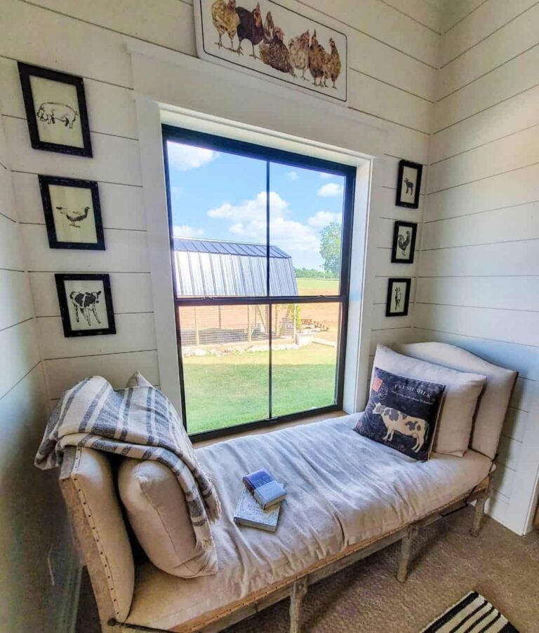 7+ Crisp White Shiplap Design Ideas for a Charming Farmhouse-style Home