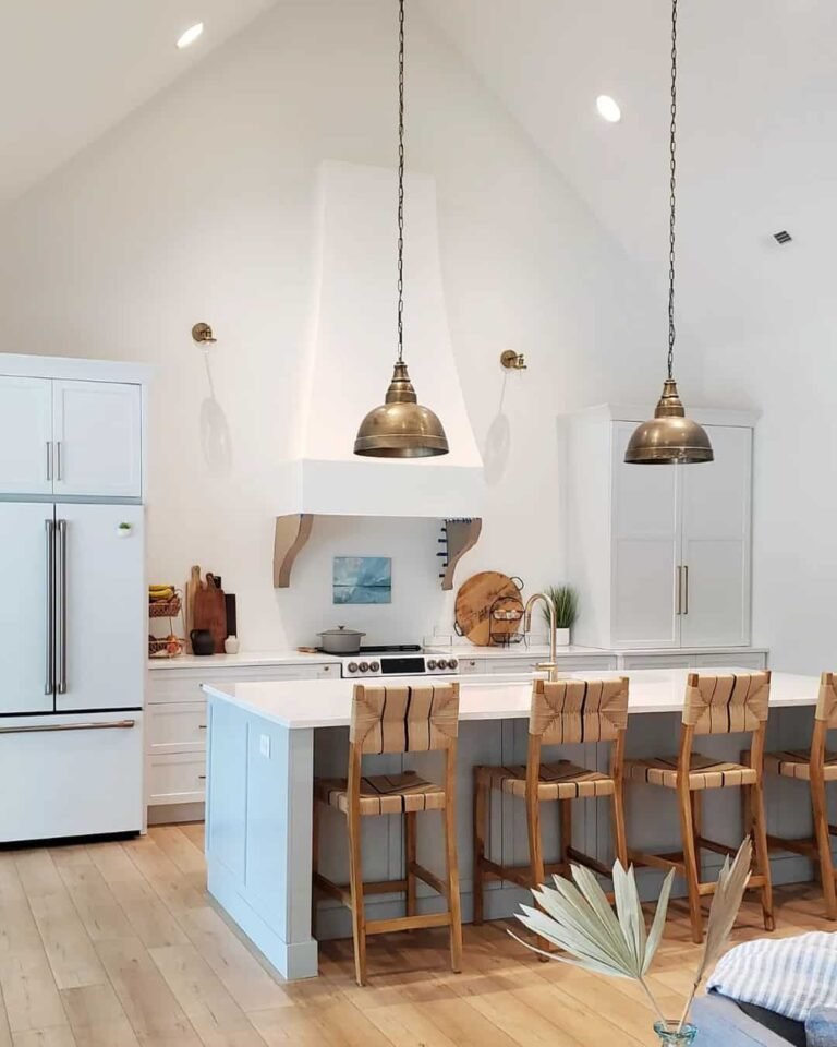 7+ Farmhouse Pendant Lighting Ideas to Illuminate Your Country Kitchen