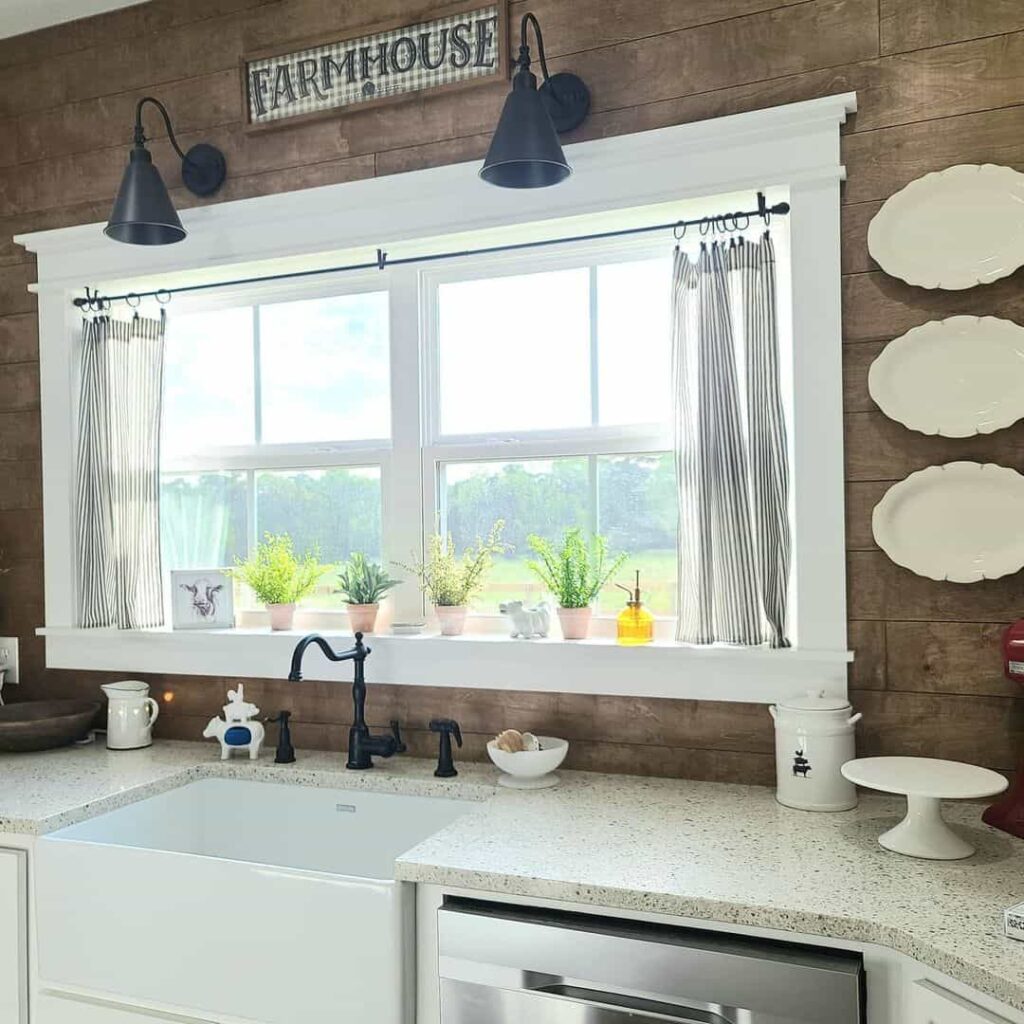 7+ Homestead-Inspired Window Decor Ideas for Your Farmhouse Kitchen ...