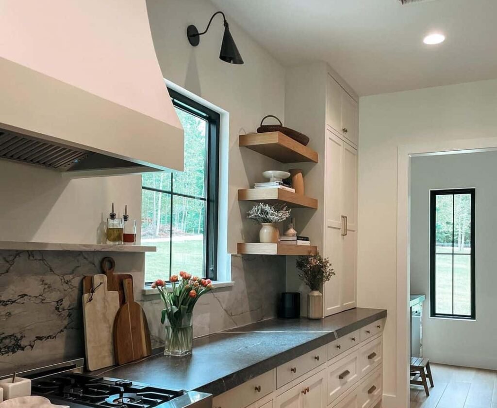 7+ Farmhouse Kitchen Open Shelf Ideas by Range Hood