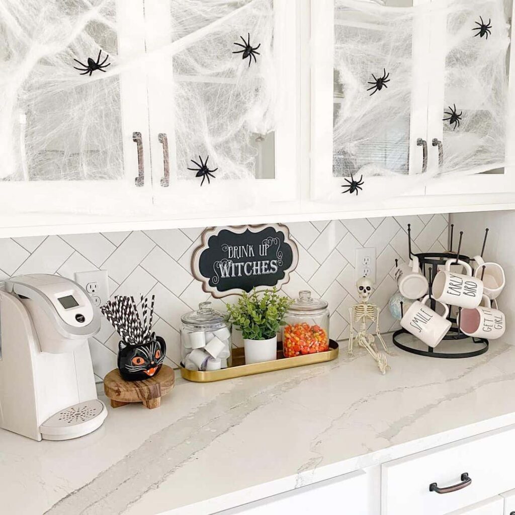 7+ Halloween Spider Decor Ideas with a Rustic Farmhouse Twist – My ...