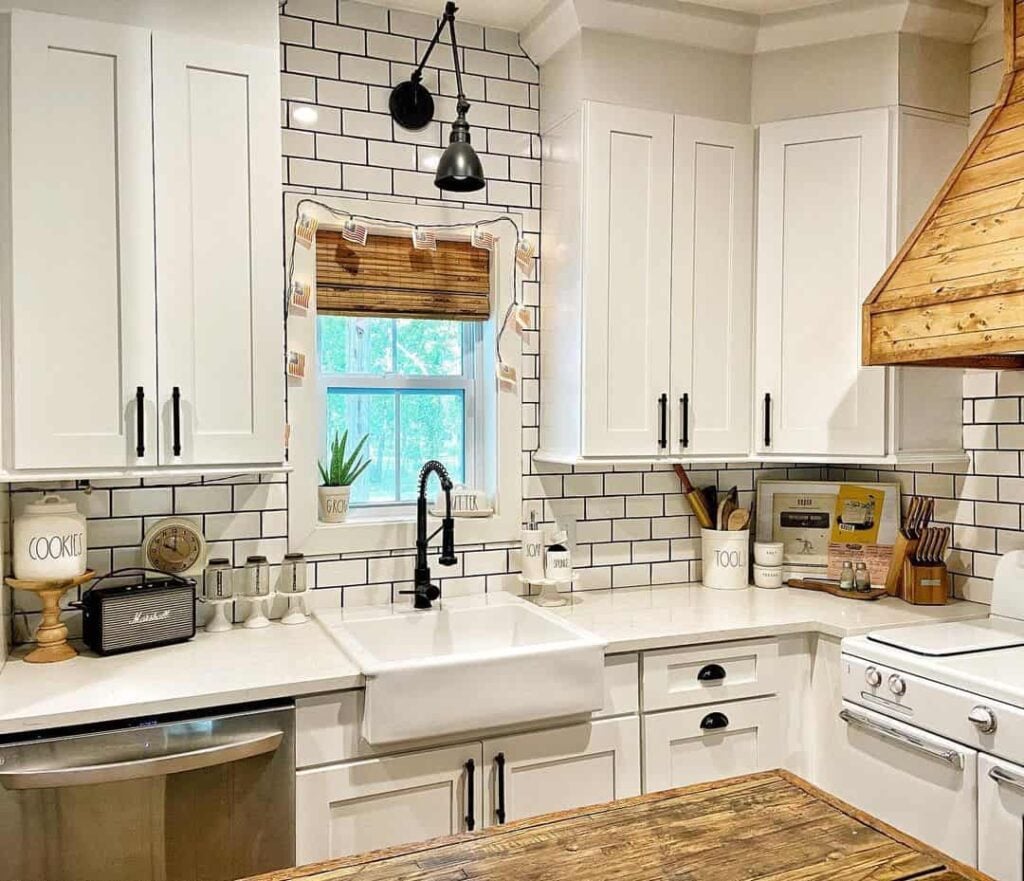 7+ Farmhouse Sink Ideas for a Charming Country Kitchen Update