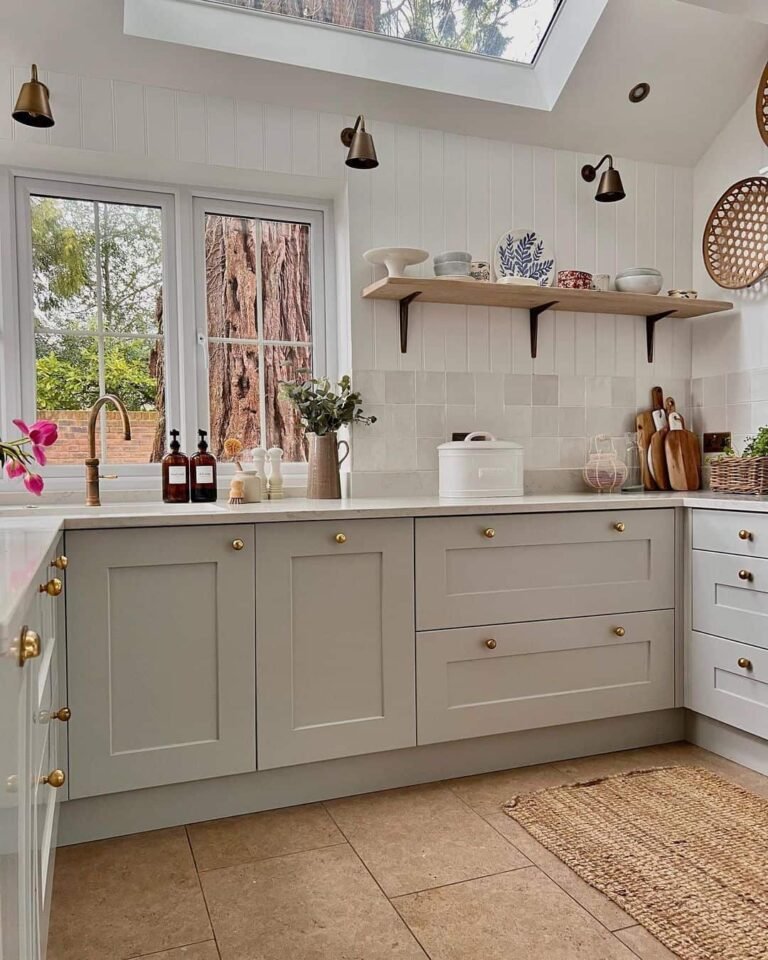 7+ Timeless Gray Kitchen Ideas for a Farmhouse That Exudes Elegance ...
