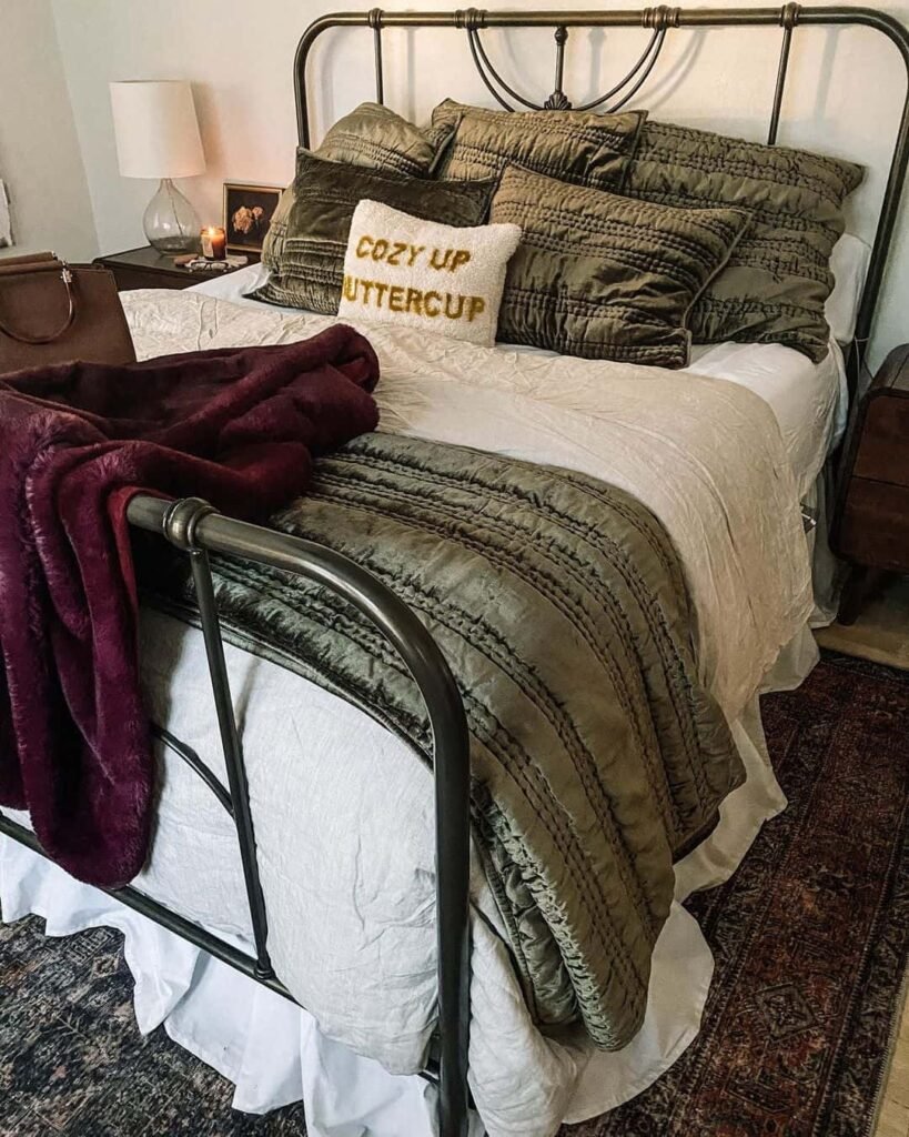 7+ Inviting Farmhouse Bedroom Ideas to Make Your Guests Never Want to ...