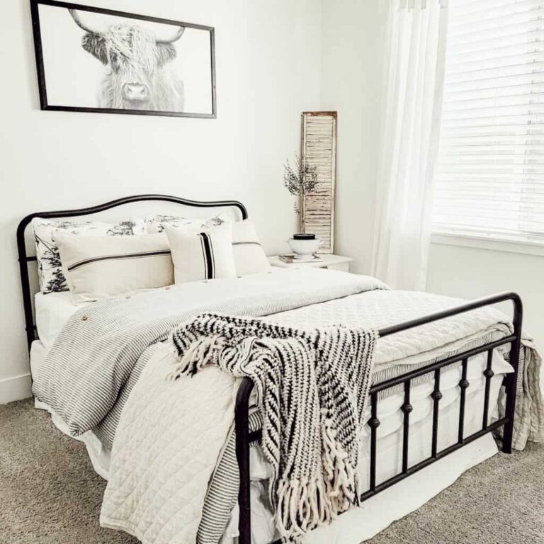 7+ Cozy and Stylish Small Farmhouse Bedroom Ideas for Maximum Space