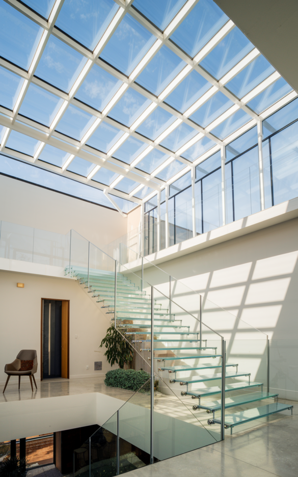 21 Glass Staircase Railing Ideas That Feel Sleek, Bright, and ...