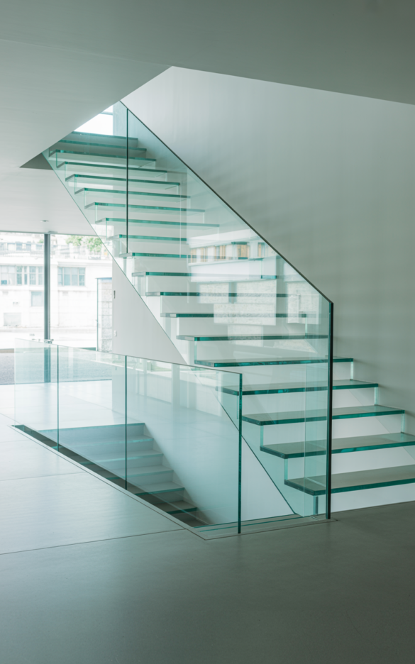 21 Glass Staircase Railing Ideas That Feel Sleek, Bright, and ...