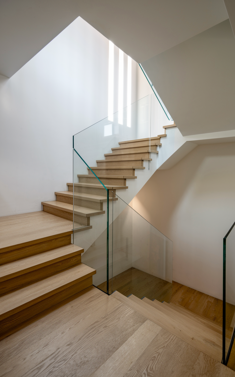 21 Glass Staircase Railing Ideas That Feel Sleek, Bright, and ...